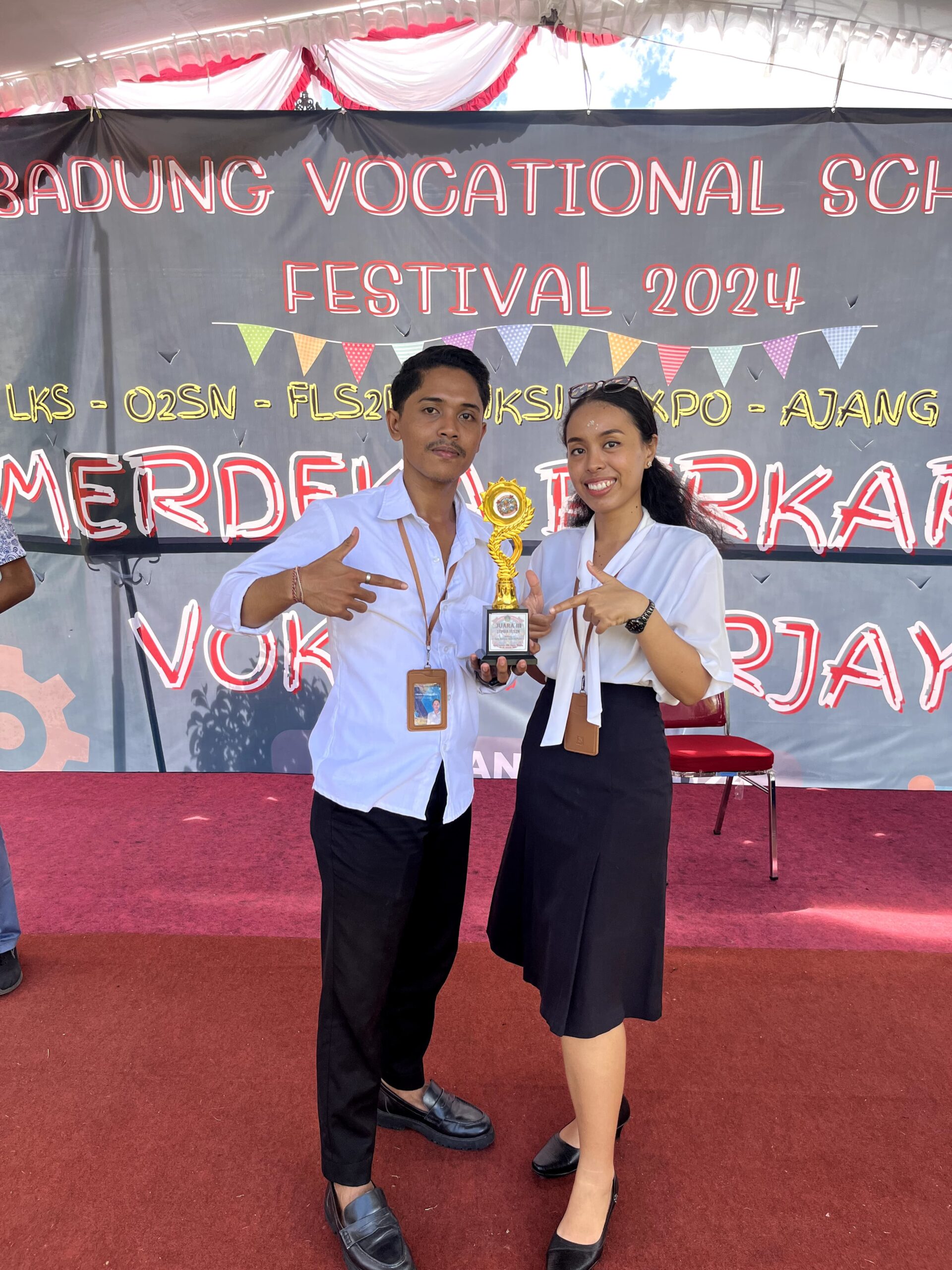 Fashion Show Busana Adat Bali di Lomba Ajang Talenta Siswa SMK Region ...